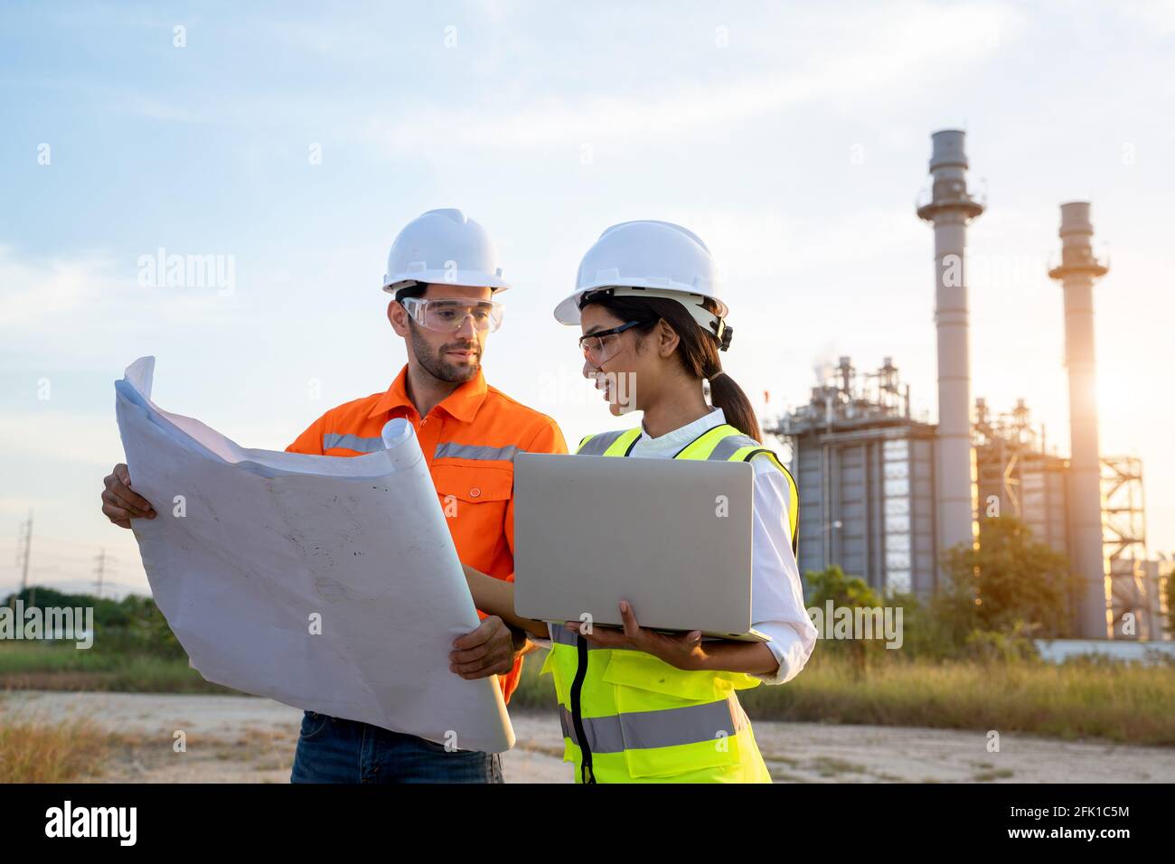 Refinery engineer hi-res stock photography and images - Alamy