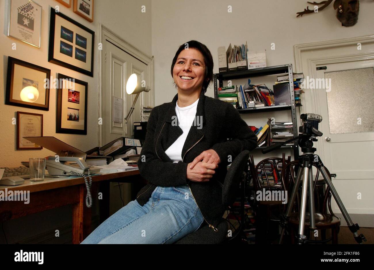 Frances Dickinson.11 April 2002 photo Andy Paradise Stock Photo - Alamy