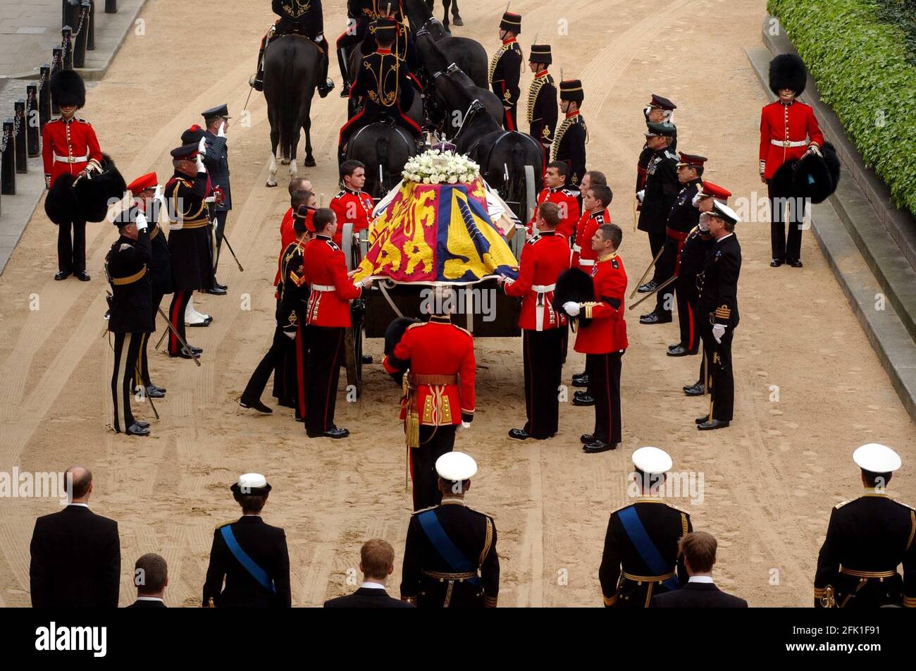 THE QUEEN MOTHERS FUNERAL CORTEGE PREPARES TO LEAVE WESTMINSTER HALL. 9 ...