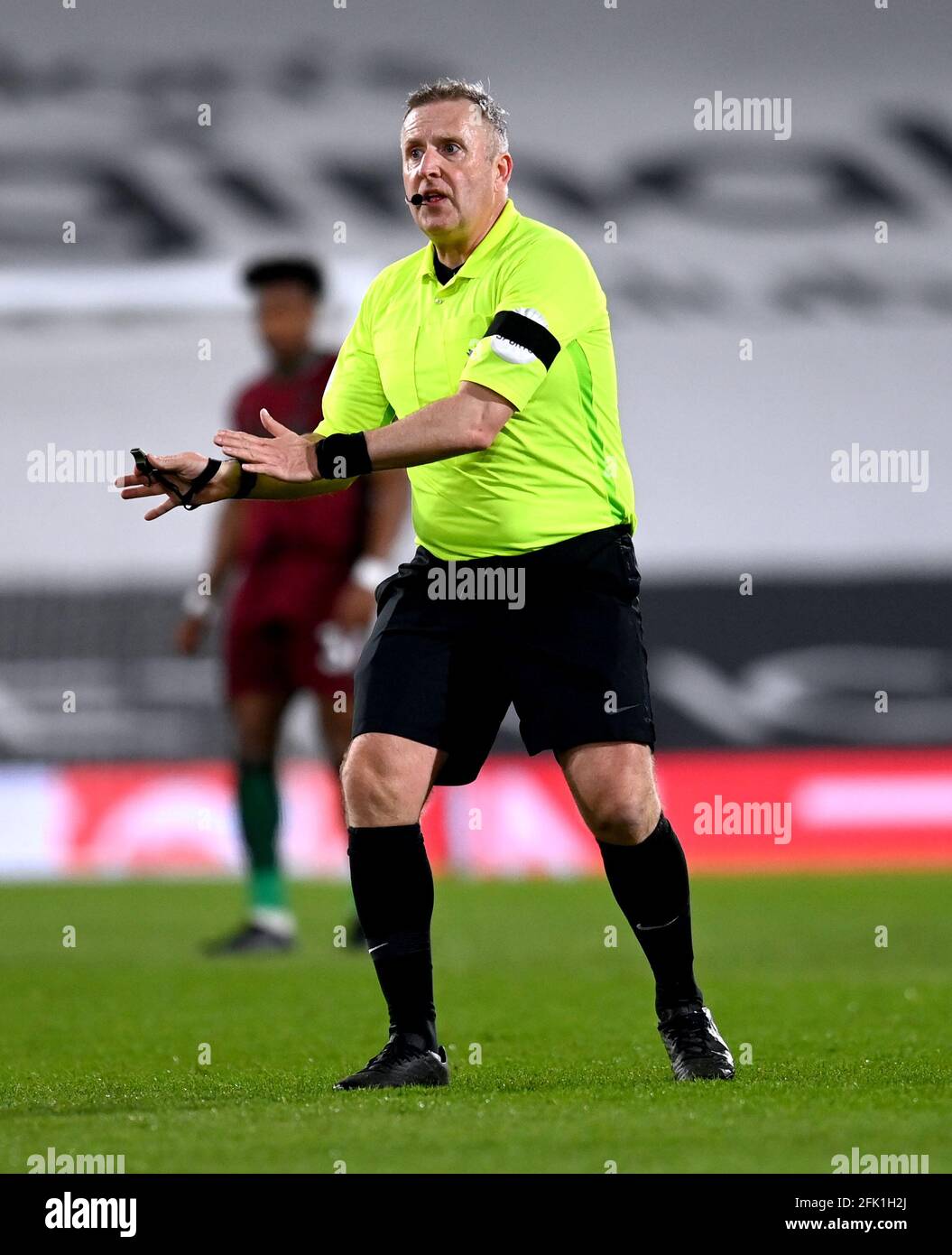 Referee Jonathan Moss during the Premier League match at Craven Cottage ...
