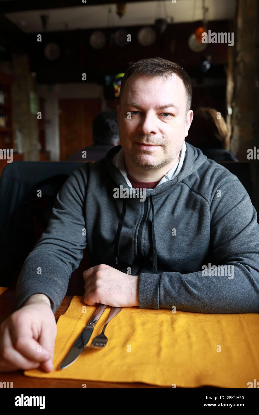 Restaurant urban man alone food hi-res stock photography and images - Alamy