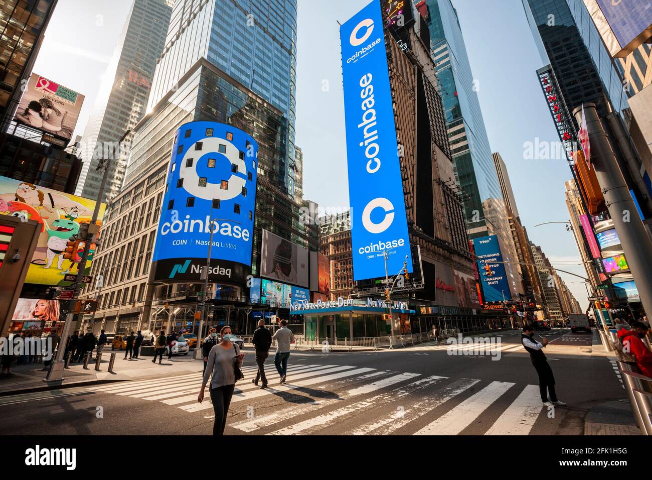 Giant screen at market square hi-res stock photography and images - Alamy