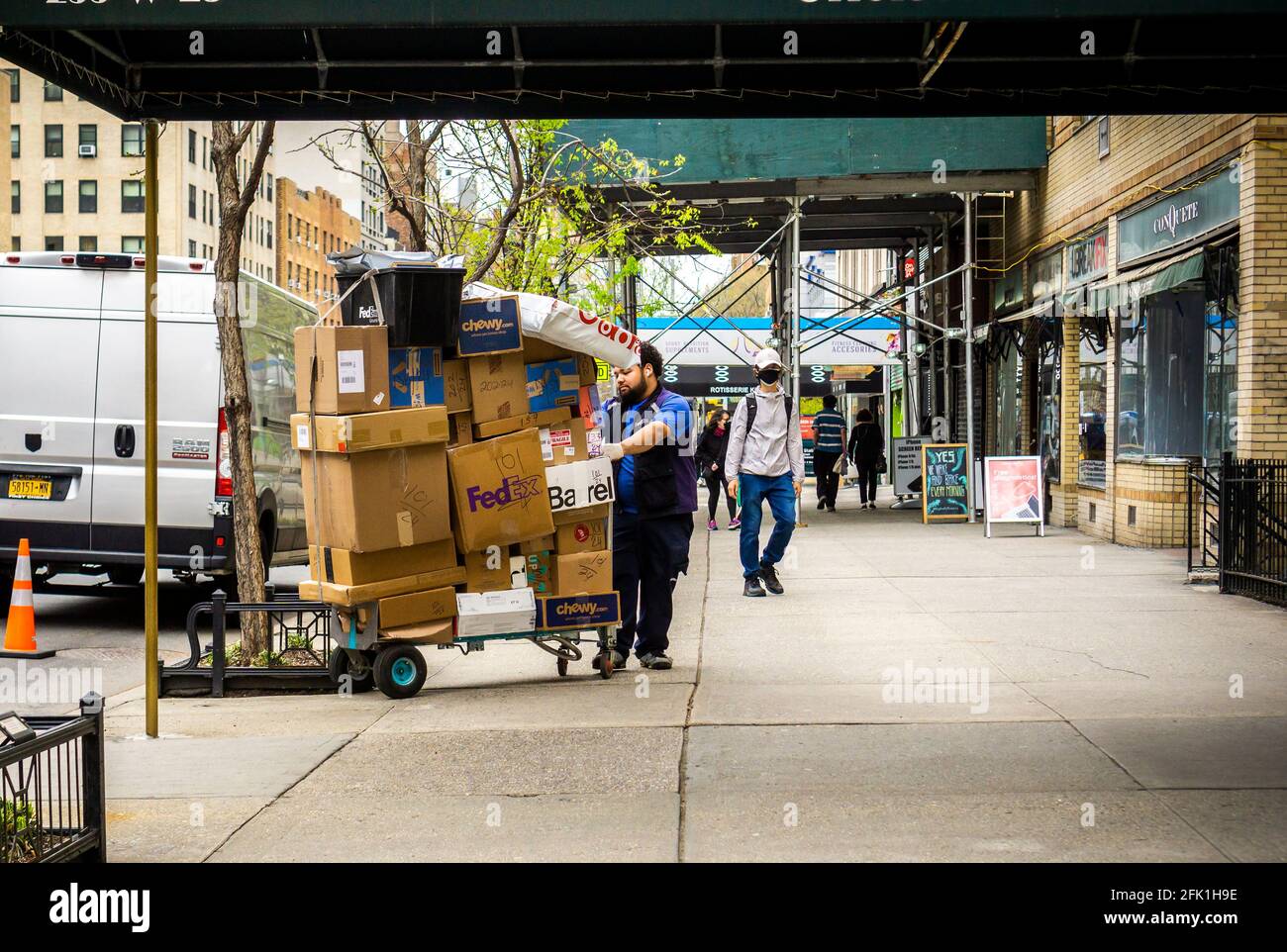Fedex last mile delivery hi-res stock photography and images - Alamy