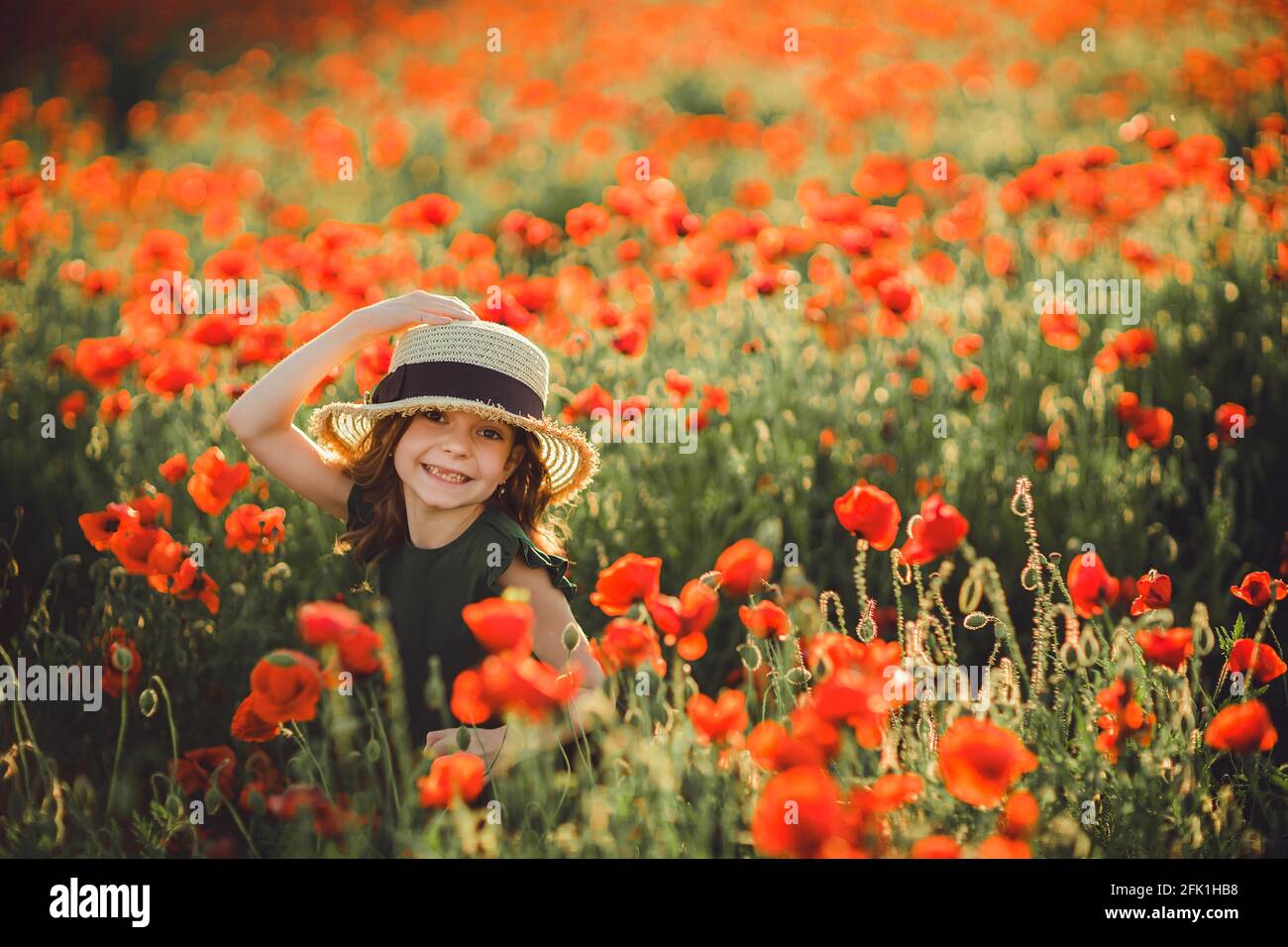 Girl in dress and straw hat outdoor At Poppy Field Stock Photo - Alamy