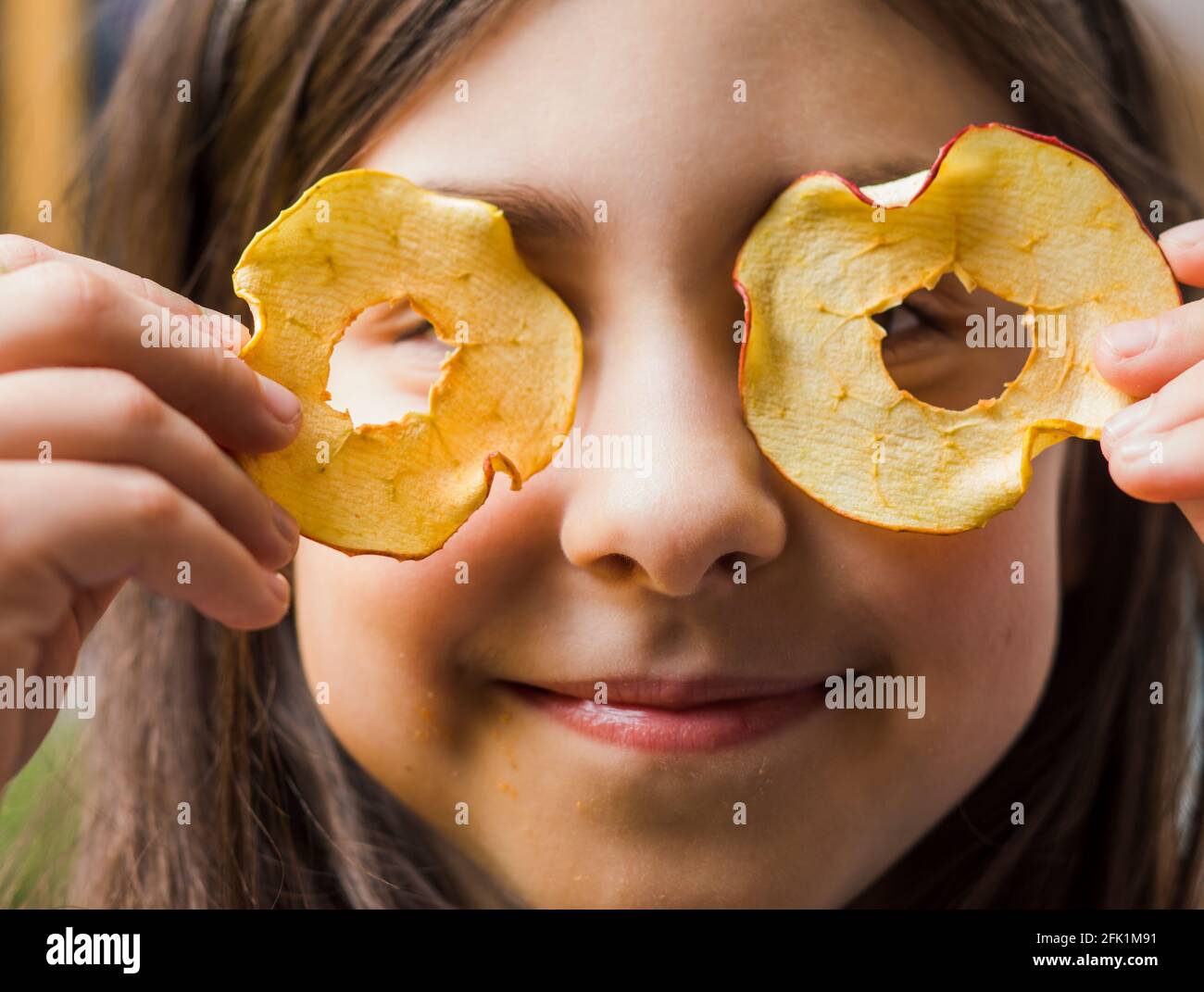 Girl apple slices hi-res stock photography and images - Alamy