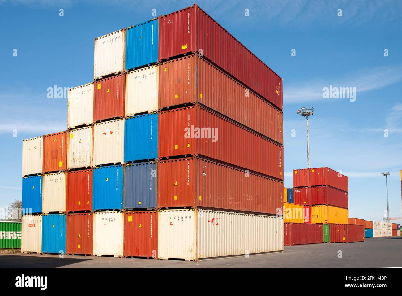 Containers at harbour hi-res stock photography and images - Alamy
