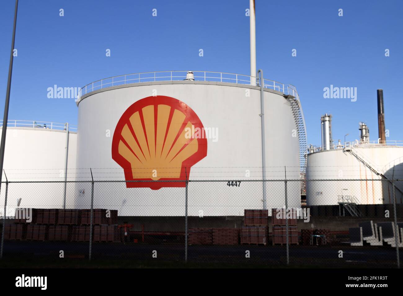 Shell oil fuel storage tank hi-res stock photography and images - Alamy