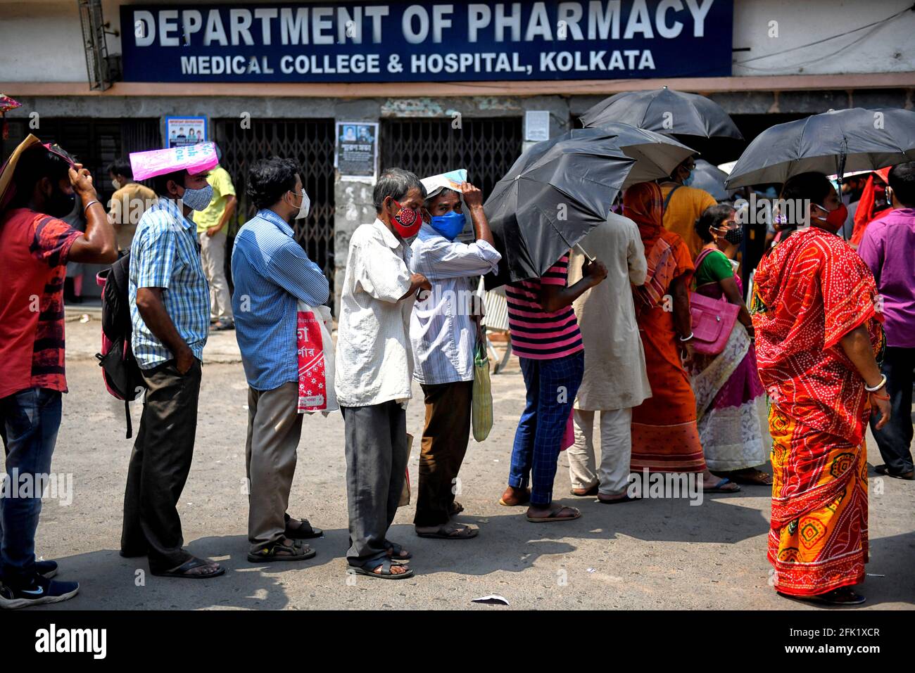 Patients queue hospital india hi-res stock photography and images - Alamy