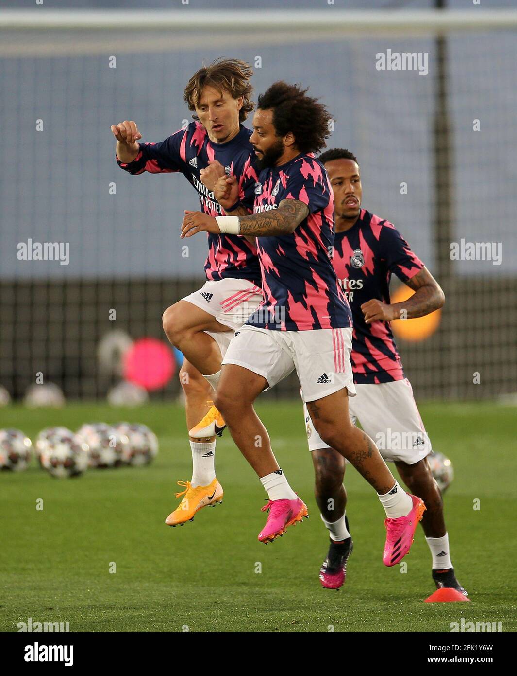 Real Madrid's Luka Modric (left) and Marcelo warming up before the UEFA ...