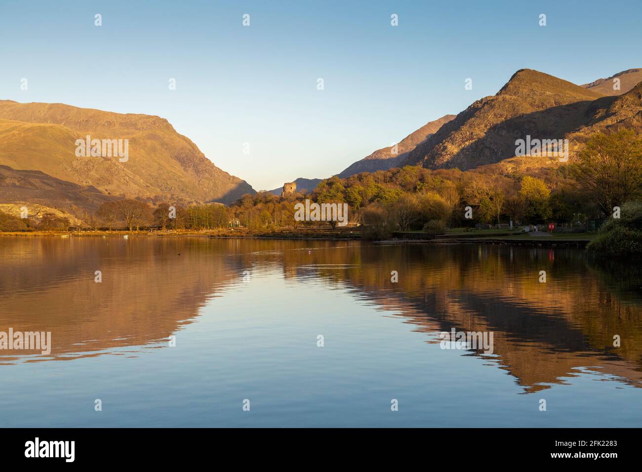 Padarn lake hi-res stock photography and images - Alamy