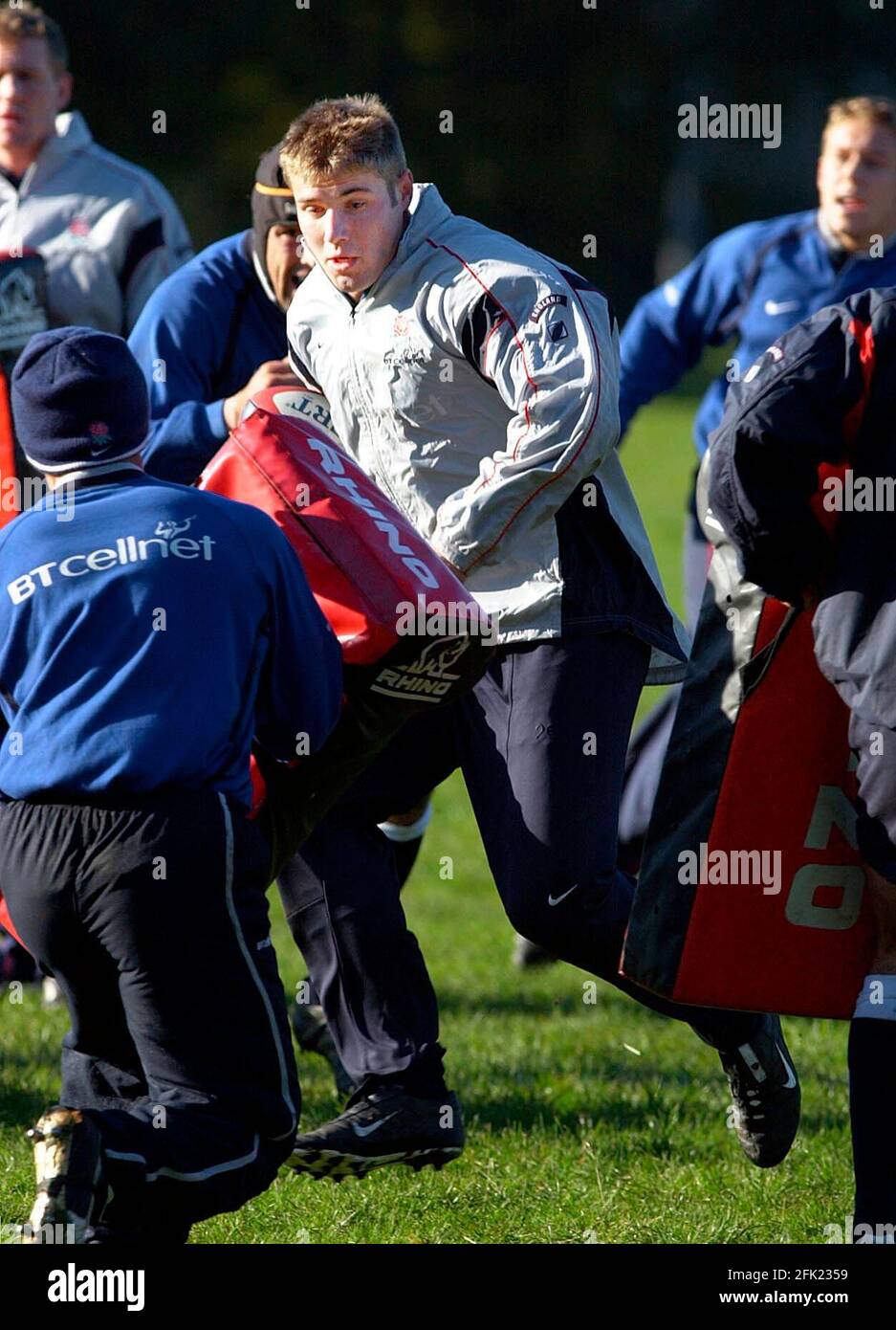 ENGLAND RUGBY TEAM TRAINING AT SANDHURST 14/11/2001 PICTURE DAVID ...