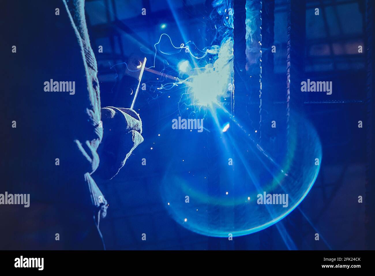 Workman welding hi-res stock photography and images - Alamy