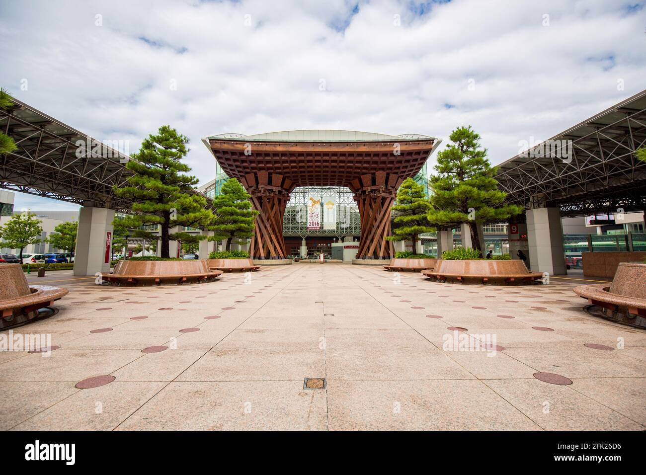 Tsuzumi Gate at Kanazawa Train Station. Shinkansen wide open empty ...