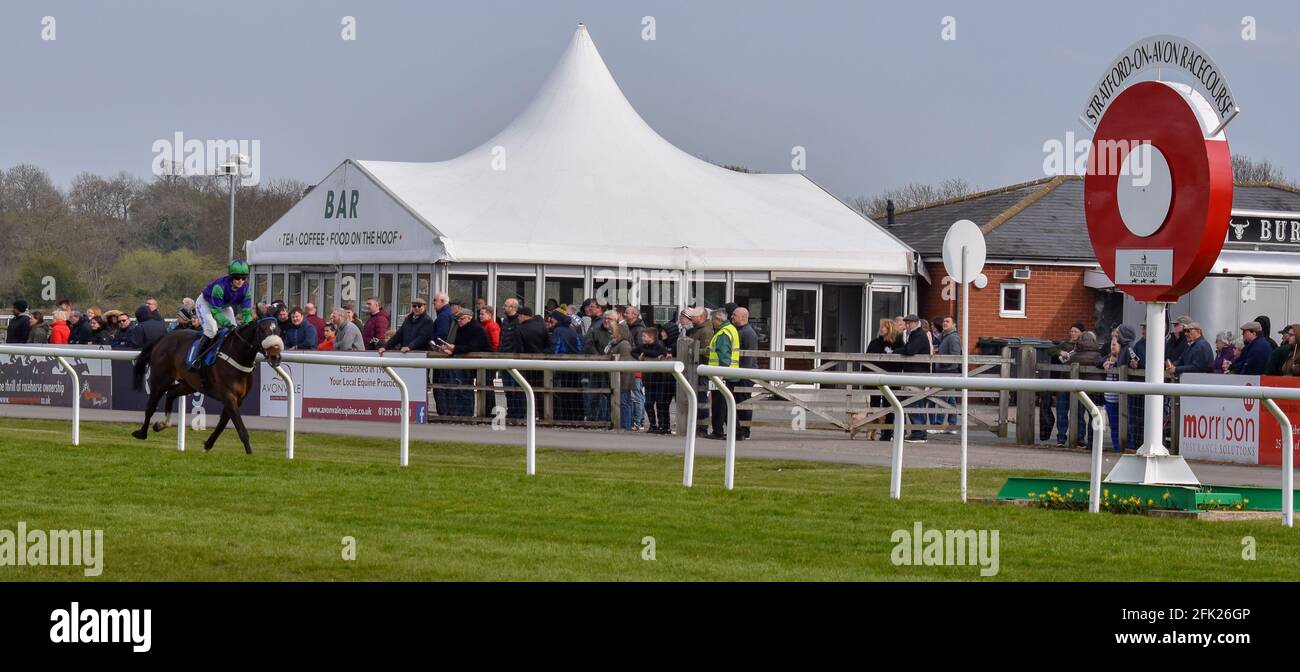 Stratford races horse racing hi-res stock photography and images - Alamy