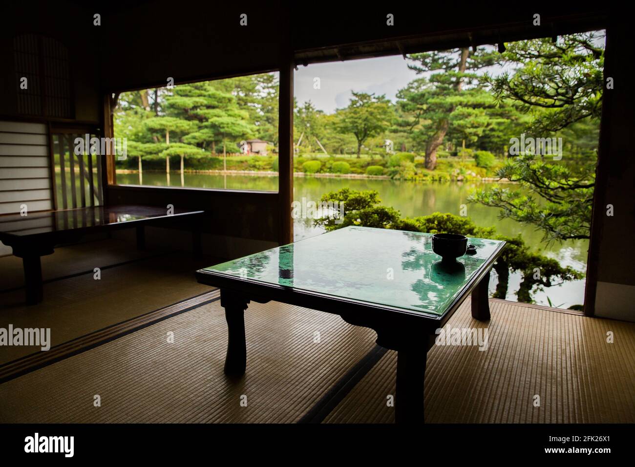 Kenrokuen Garden, Kenroku-en Gardens, Tea house Machiya on a lake ...