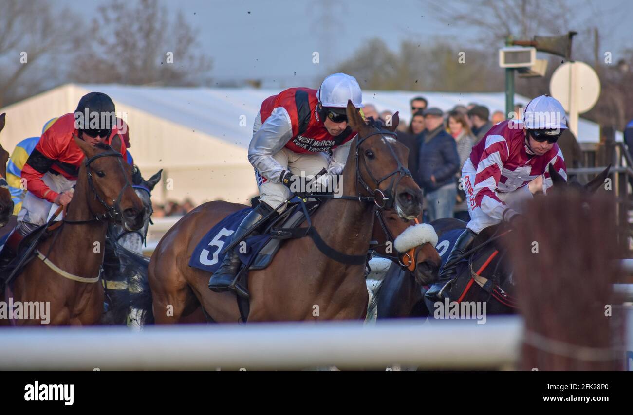 Uttoxeter Races, National Hunt Horse Racing meeting Stock Photo - Alamy