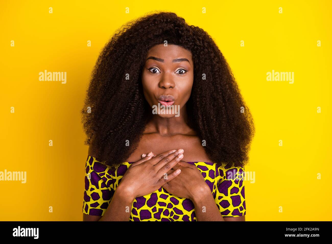 Portrait of attractive girlish amazed cheerful wavy-haired girl pout ...