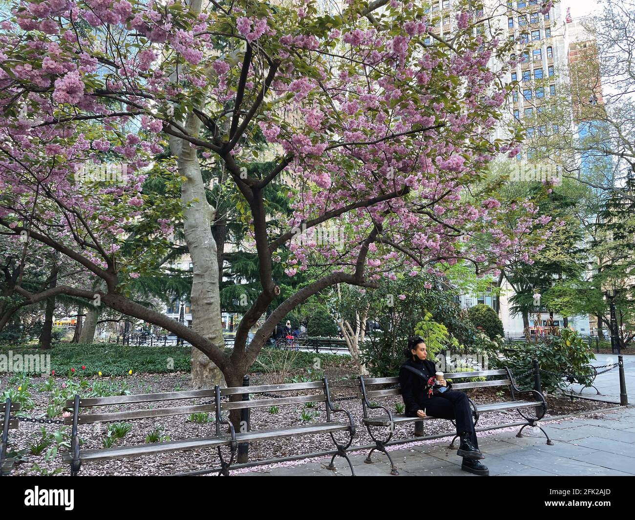 People without face coverings hi-res stock photography and images - Alamy