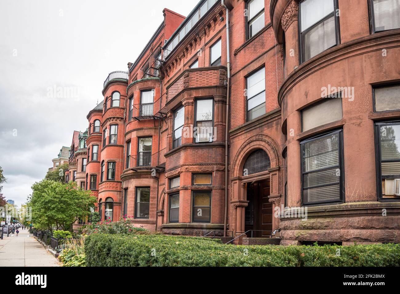 Red brick apartment building on hi-res stock photography and images - Alamy