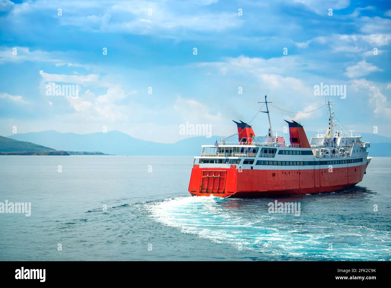 Red ferry boat hi-res stock photography and images - Alamy