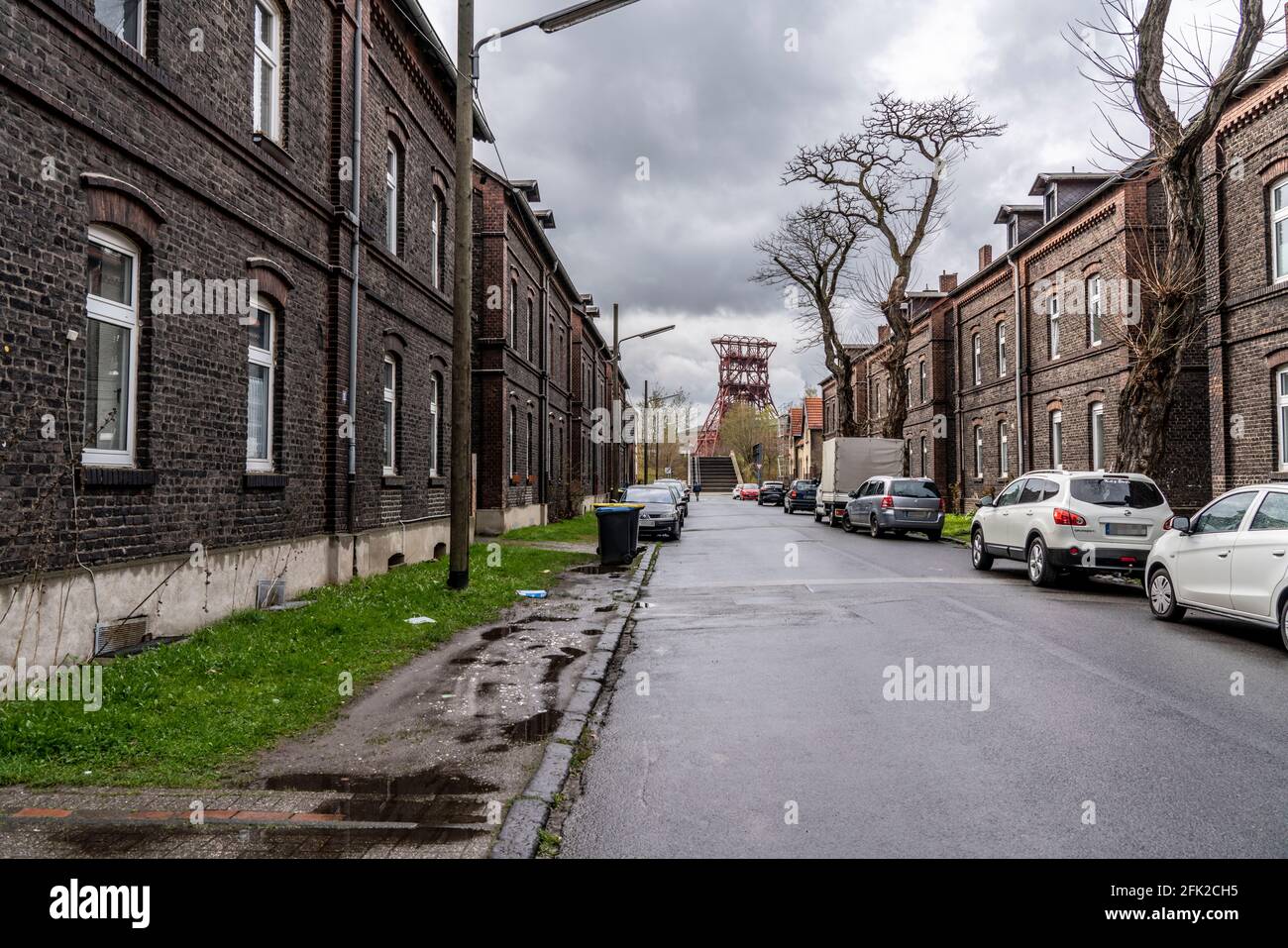 Old colliery settlement, Erdbrüggenstraße, view of the winding tower of ...