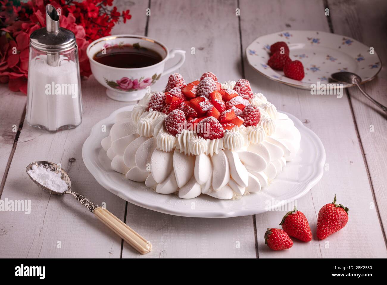 Fruit pavlova hi-res stock photography and images - Alamy