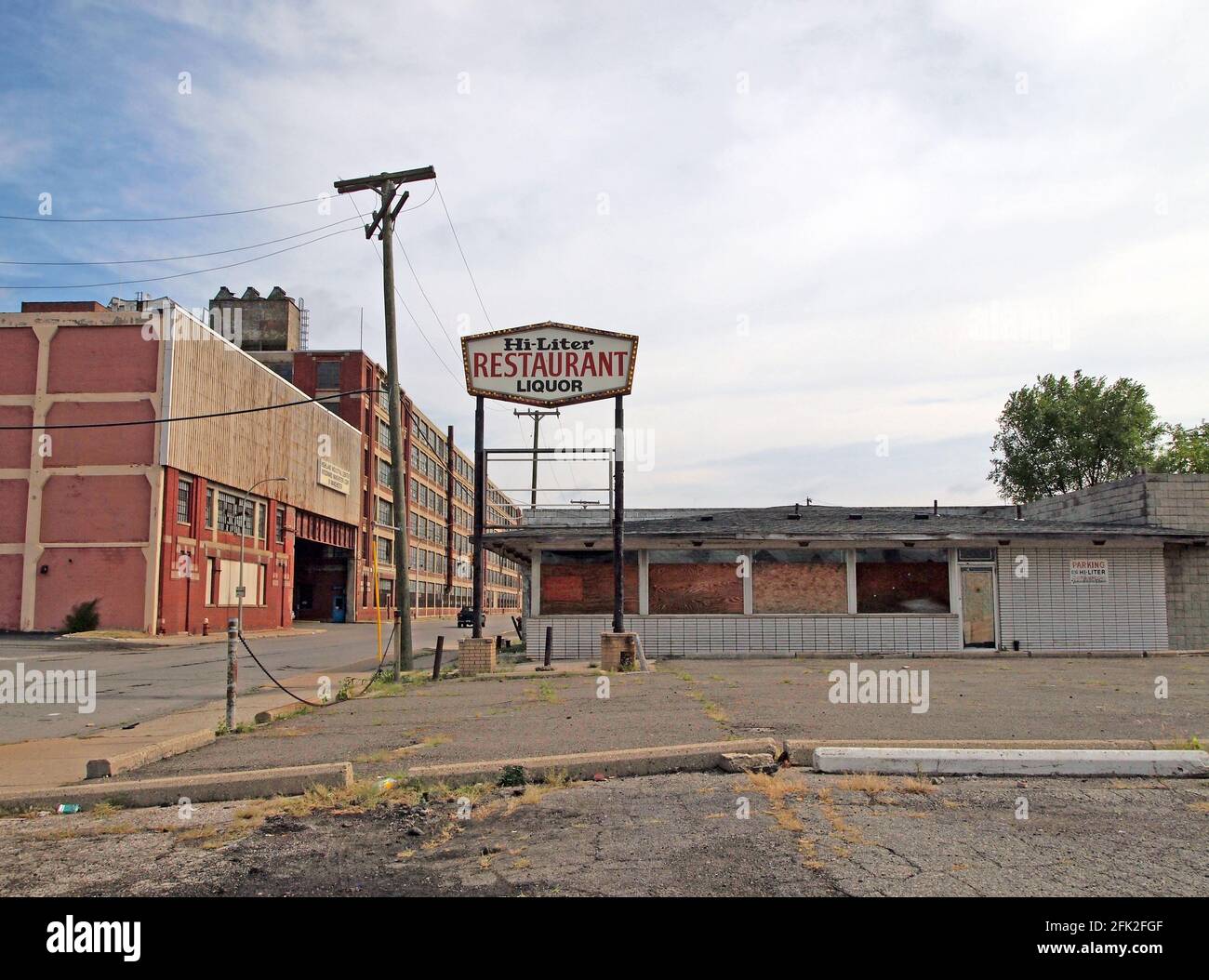 Restaurant boarded up windows hi-res stock photography and images - Alamy