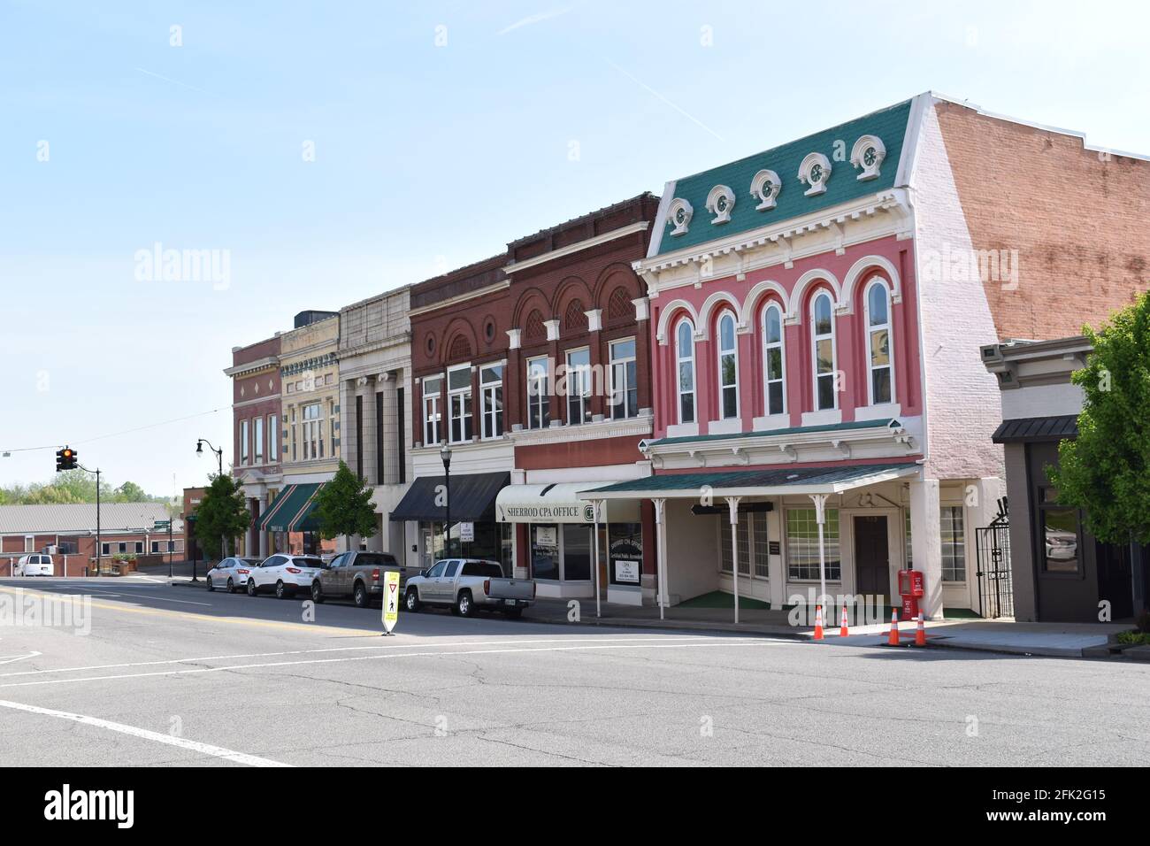Small town square downtown brick buildings hi-res stock photography and ...