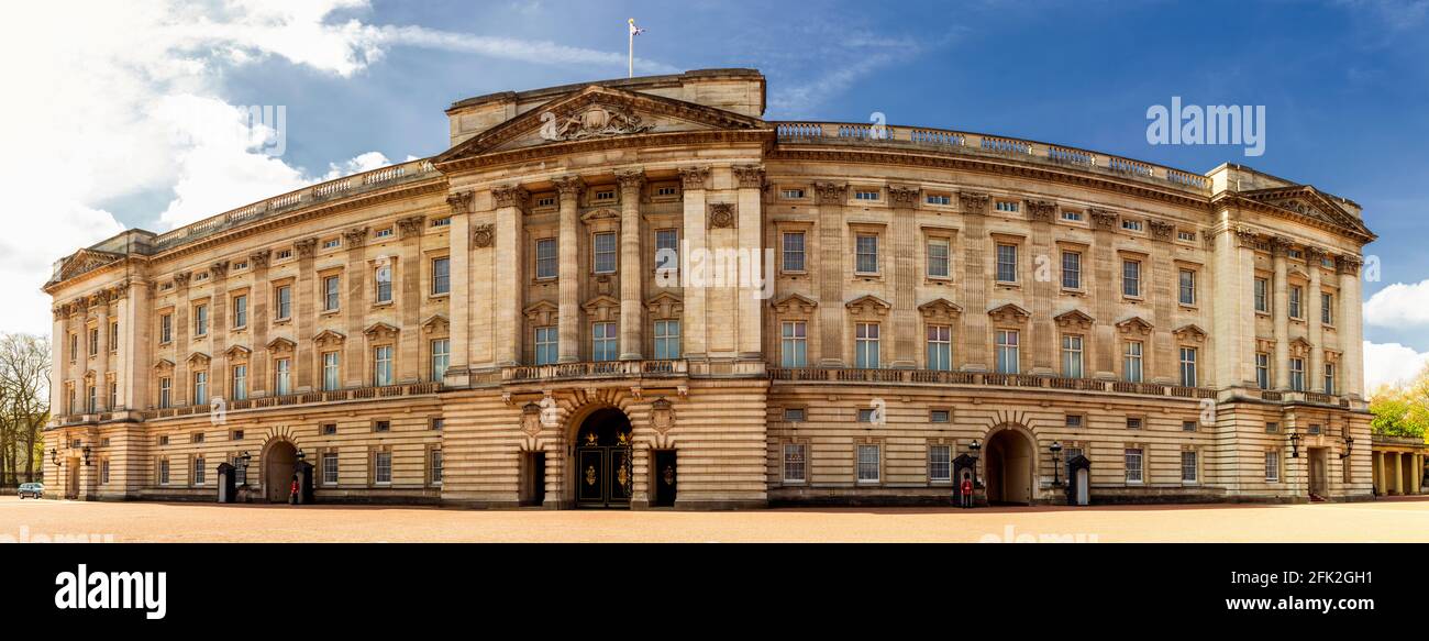 Panoramic view of Buckingham Palace, London, UK Stock Photo - Alamy