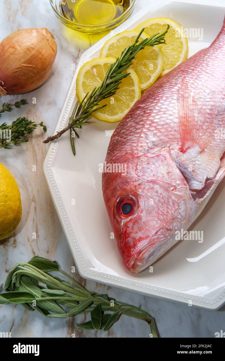 Fresh whole raw head-on red snapper with seasoning ingredients Stock ...