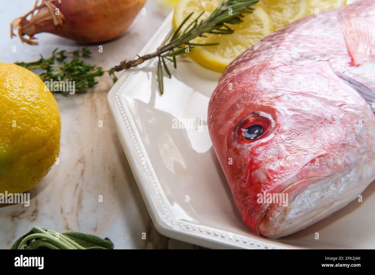 Fresh whole raw head-on red snapper with seasoning ingredients Stock ...