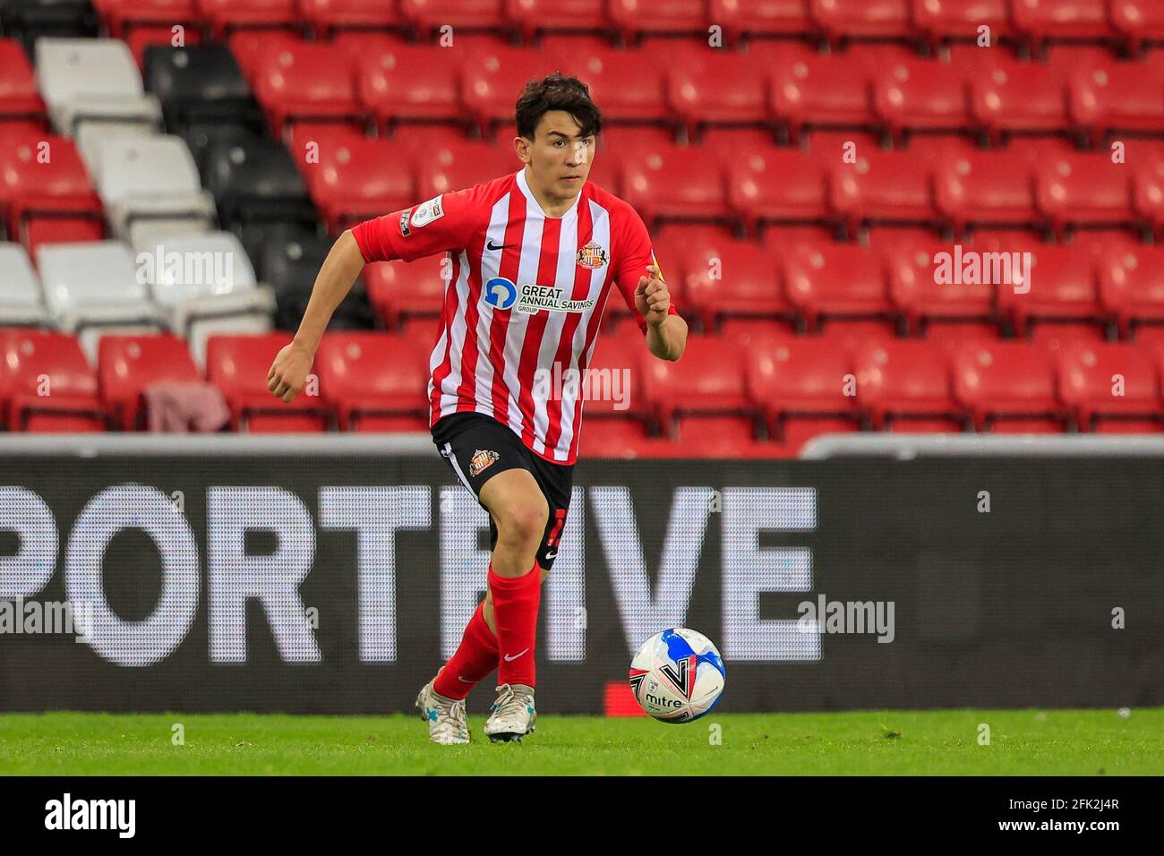 Luke O'Nien #13 of Sunderland with the ball Stock Photo - Alamy