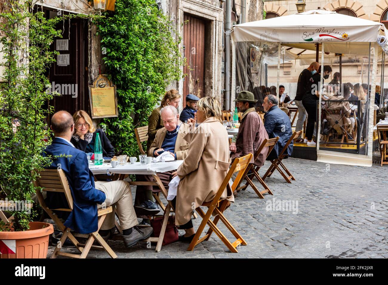 Restaurant opening covid hi-res stock photography and images - Alamy