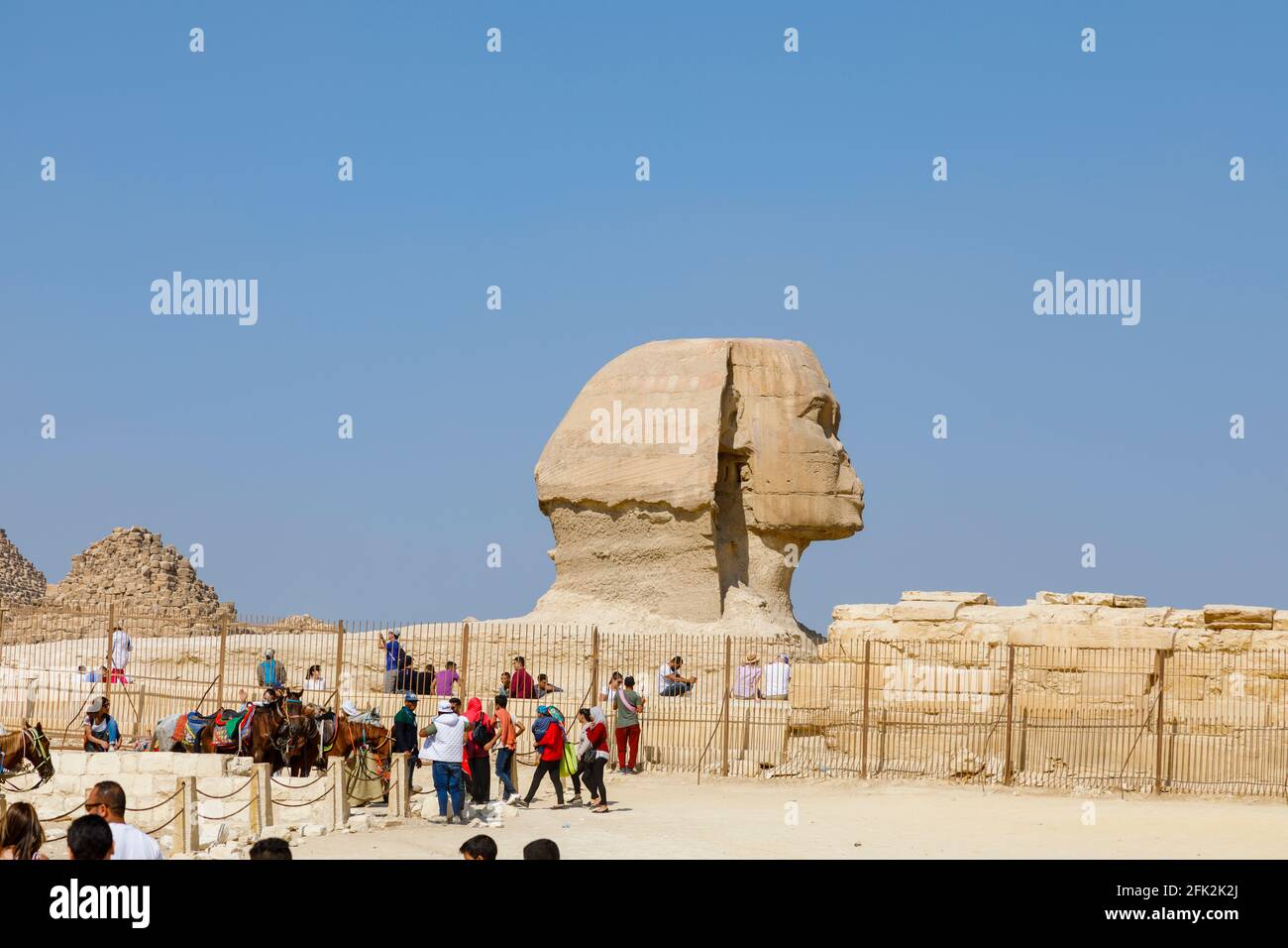 Tourists and a side view of the head of the iconic monumental sculpture ...