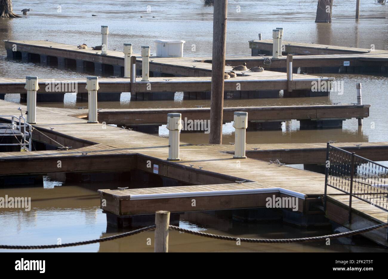 vacant boat slips Stock Photo - Alamy
