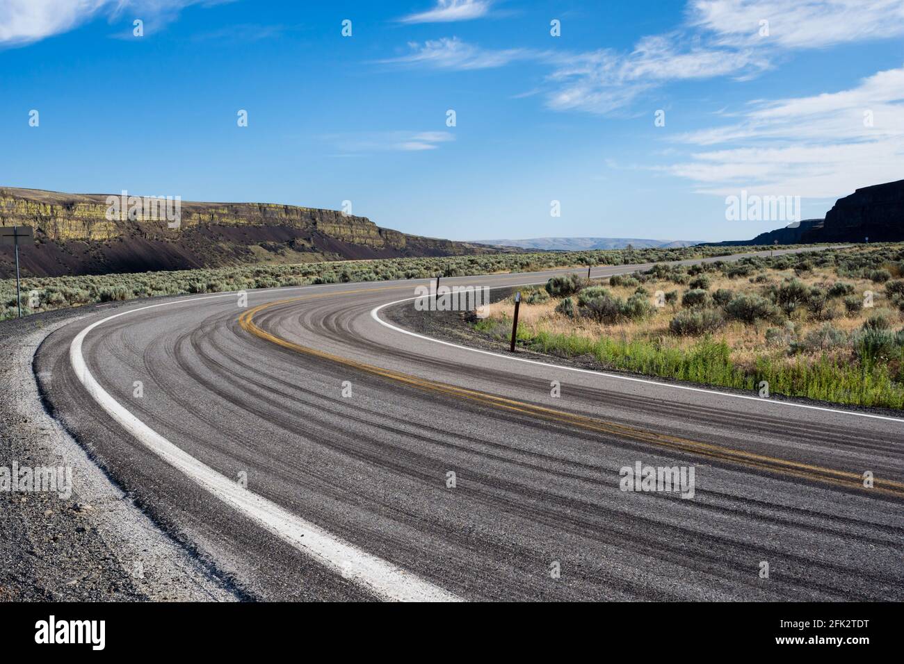 Empty road running through desert in Eastern Washington state, USA ...