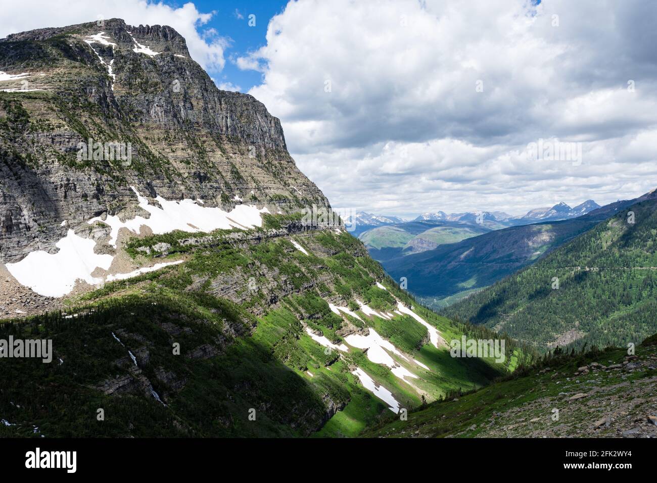 Alpine scenery near Logan pass along Going-to-the-Sun road in Glacier ...