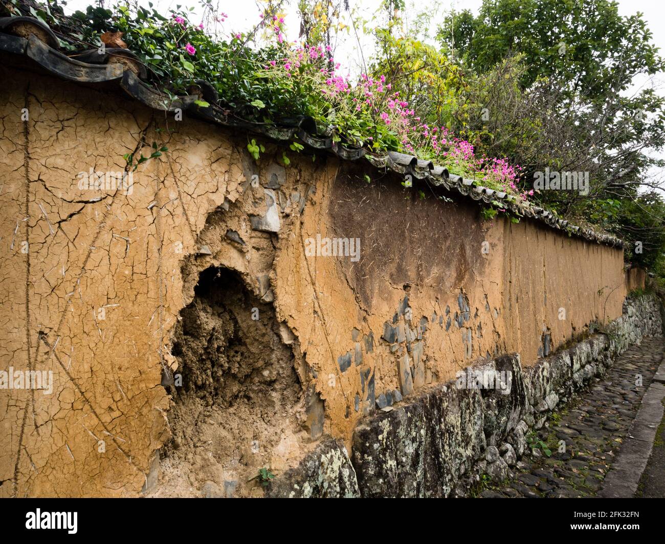 Picturesque old Japanese plaster wall ruin Stock Photo - Alamy
