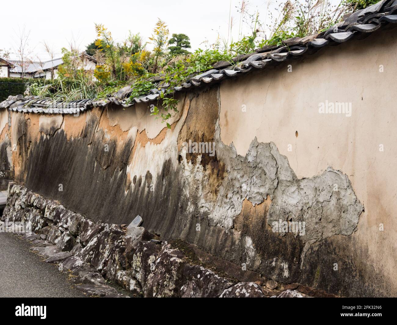 Picturesque old Japanese plaster wall ruin Stock Photo - Alamy