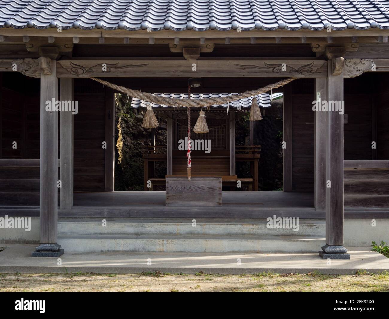Traditional Japanese shinto shrine Stock Photo - Alamy