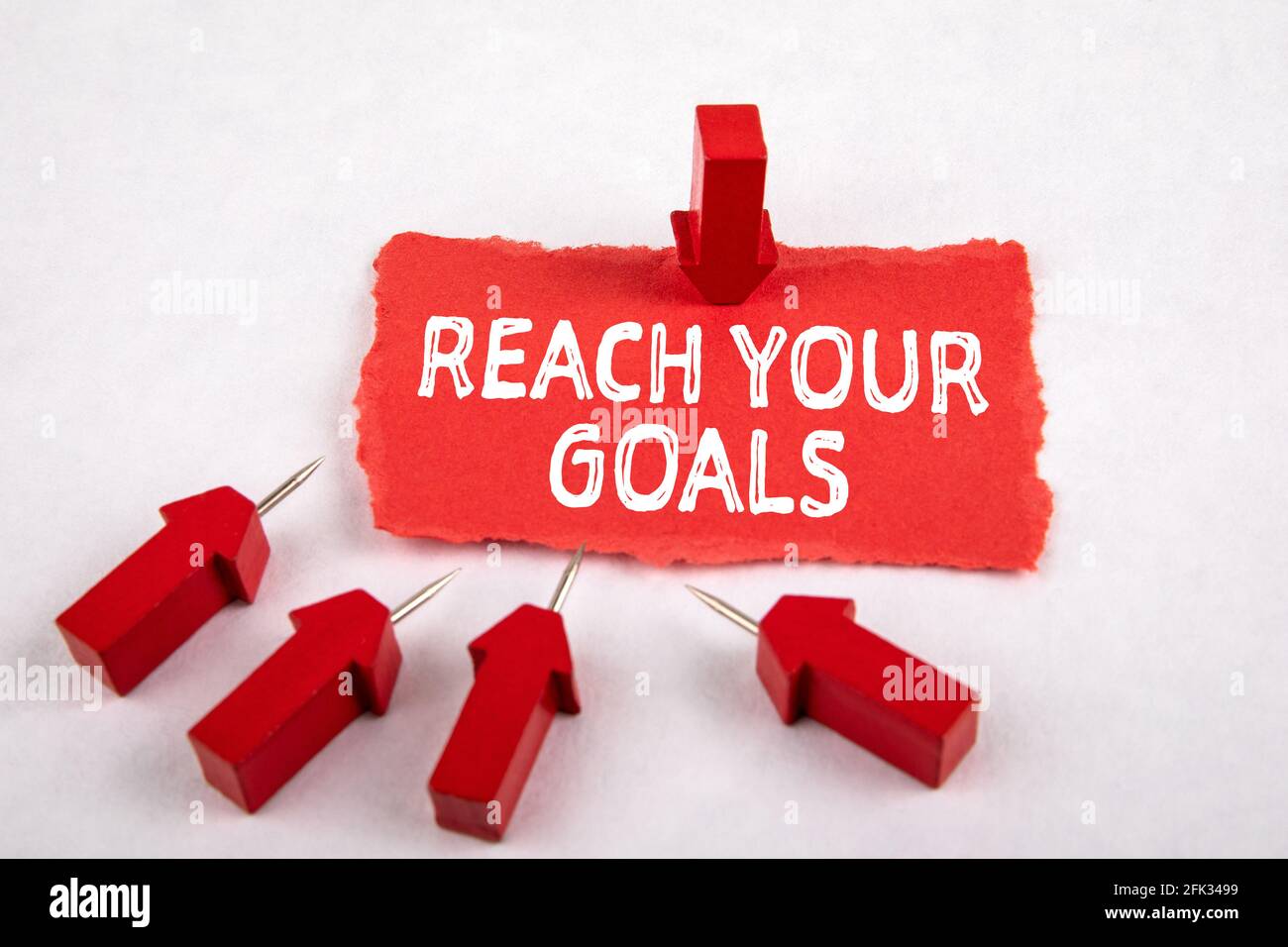 REACH YOUR GOALS. Red Note Paper on a White Background Stock Photo - Alamy