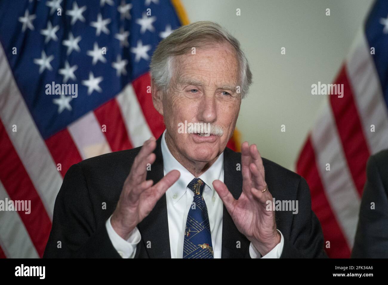United States Senator Angus King, Jr. (Independent of Maine) offers ...