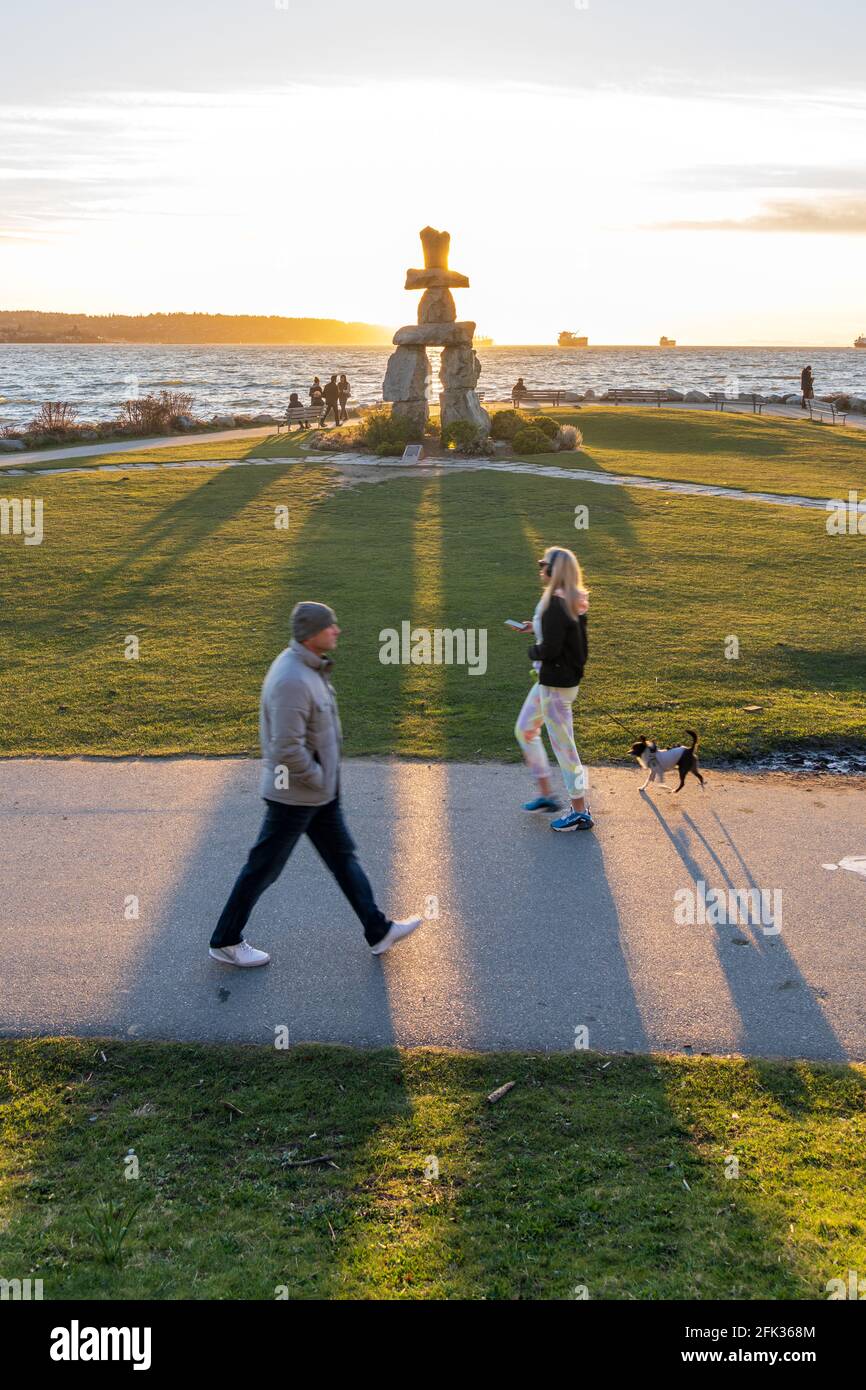 Canadian inuit stone sculpture hi-res stock photography and images - Alamy
