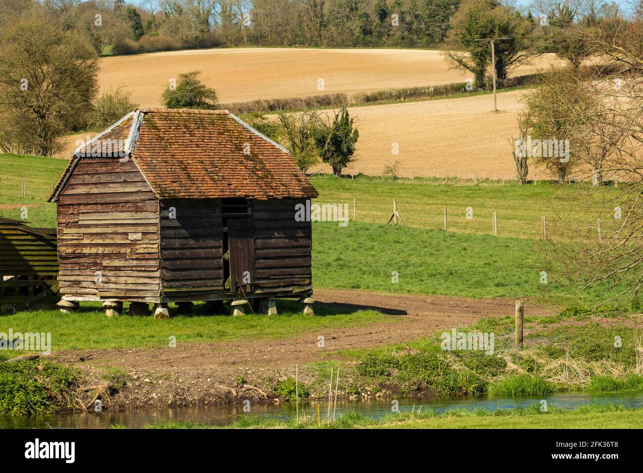 Staddle stones hi-res stock photography and images - Alamy