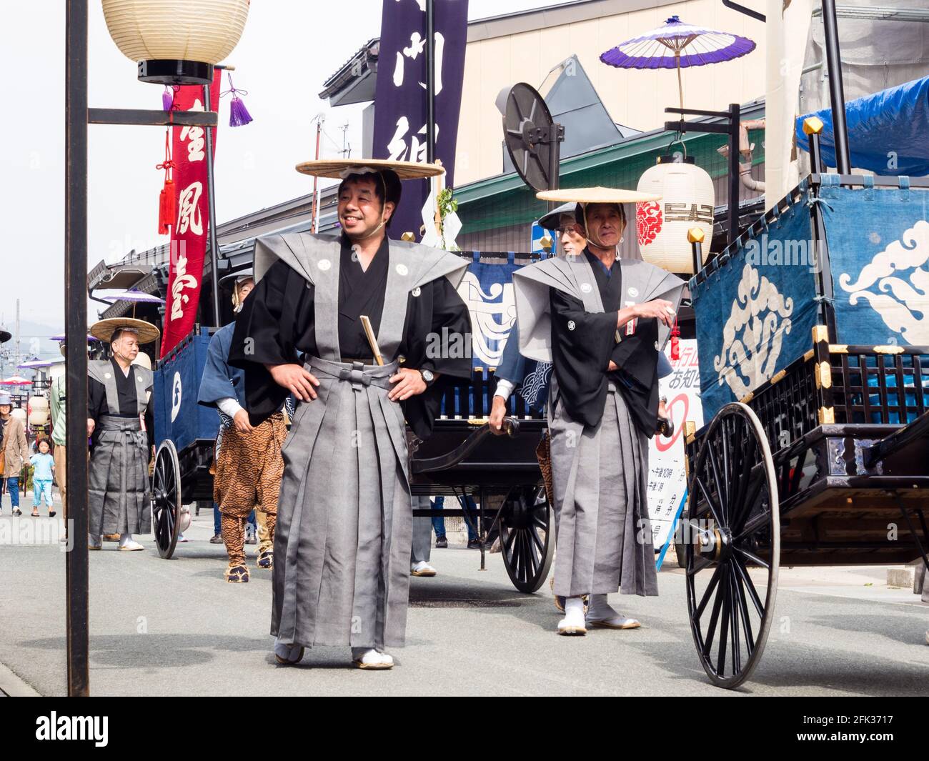 Samurai soldiers or warriors marching hi-res stock photography and ...