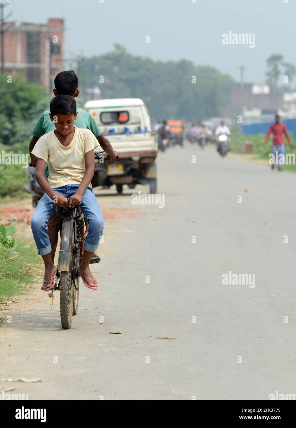 India boys hi-res stock photography and images - Alamy
