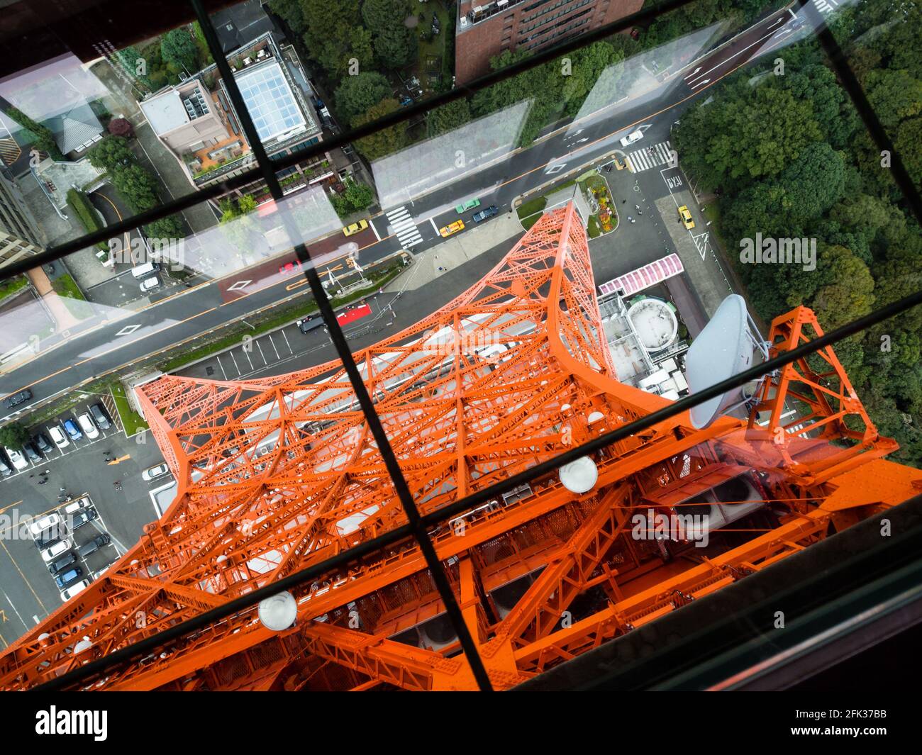 View through glass floor hi-res stock photography and images - Alamy