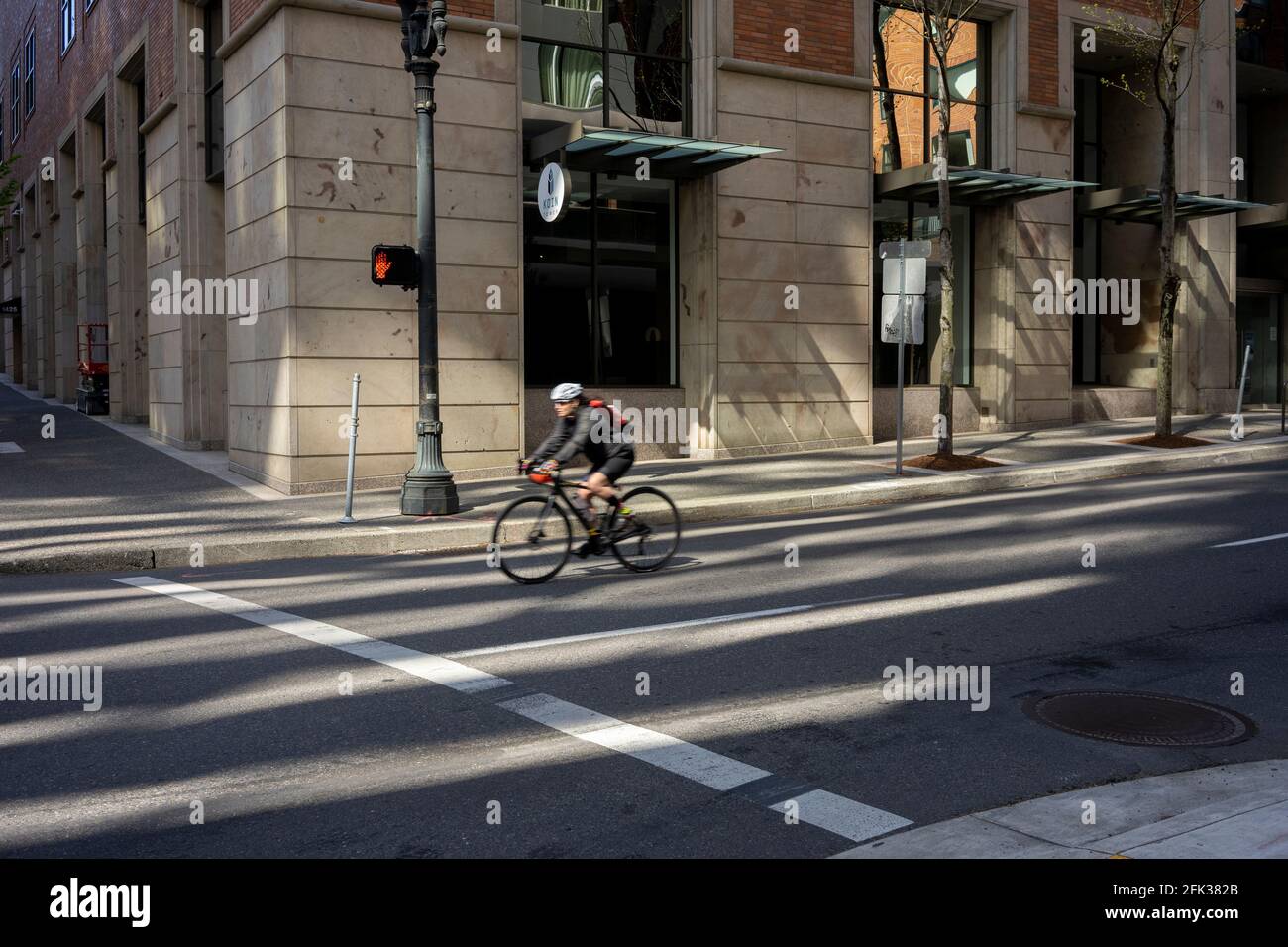Downtown portland oregon streets hi-res stock photography and images ...