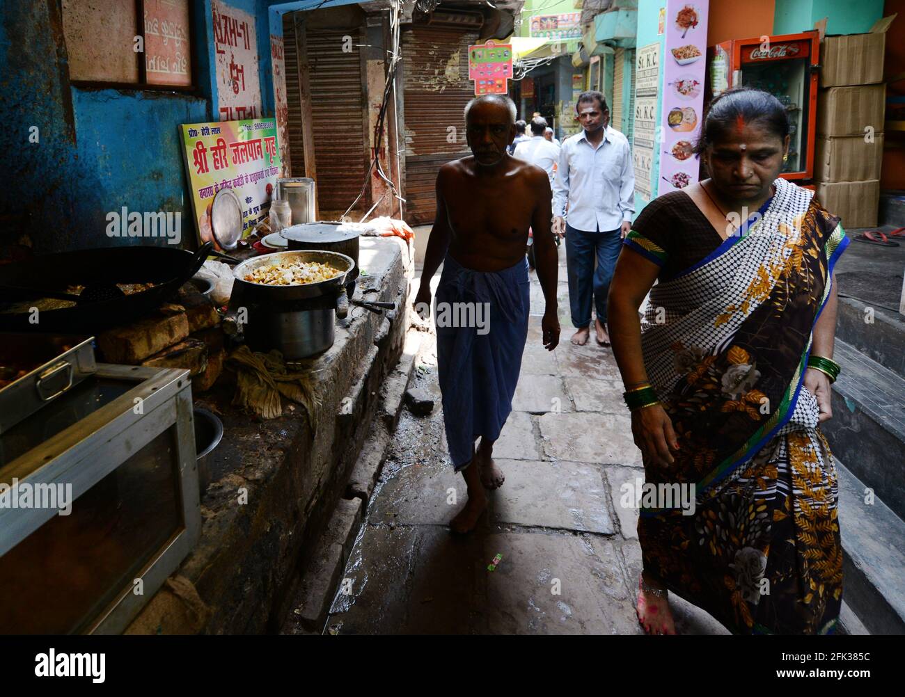 Old streets of india hi-res stock photography and images - Alamy