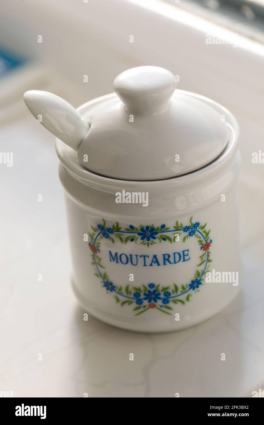 The mustard pot hi-res stock photography and images - Alamy
